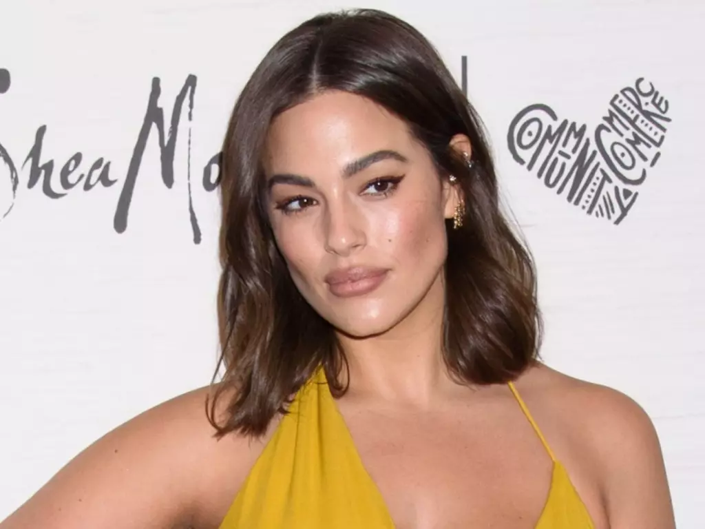 Ashley Graham adora aquesta crema per a la pell guardonada i té menys de 20 dòlars