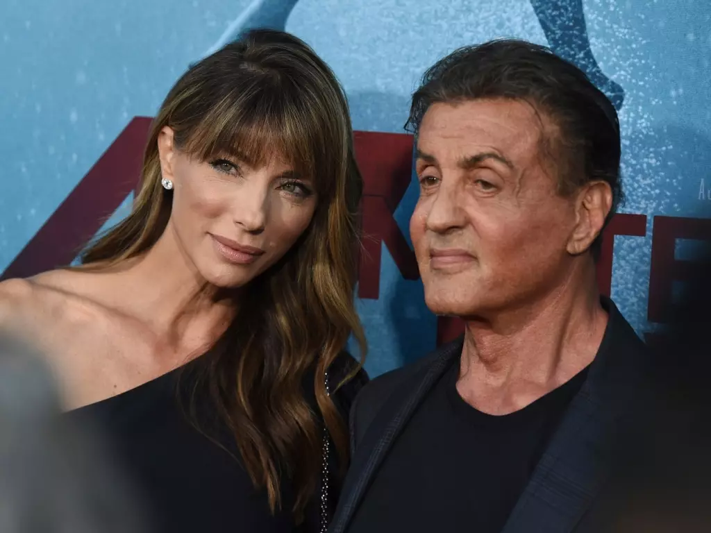 Sylvester Stallone delte denne søte og enkle bursdagshyllesten for sin kone Jennifer Flavin på 24 år