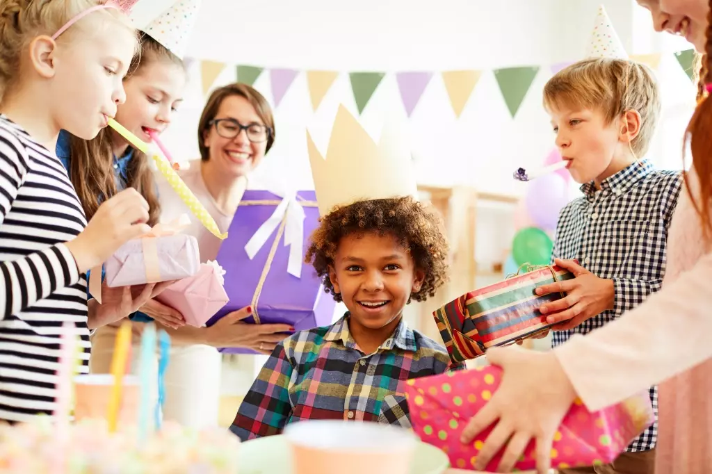 Moeders verrassende reden waarom een kind niet was uitgenodigd voor het verjaardagsfeestje van haar zoon