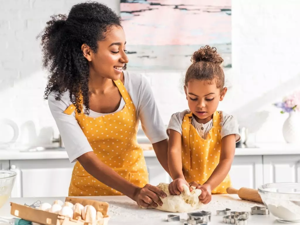 Superleuke bakhulpjes die zijn ontworpen voor kleine handjes