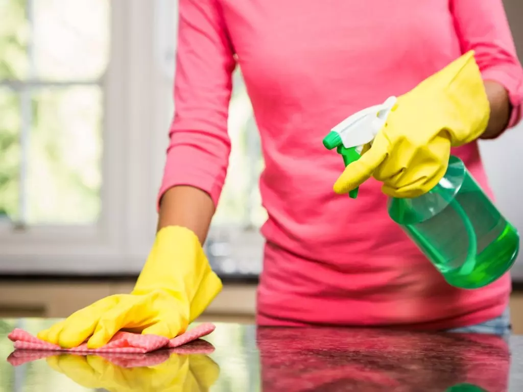 သင့်အိမ်ကို သန့်ရှင်းစေရန် အကောင်းဆုံး Countertop Cleaners များ