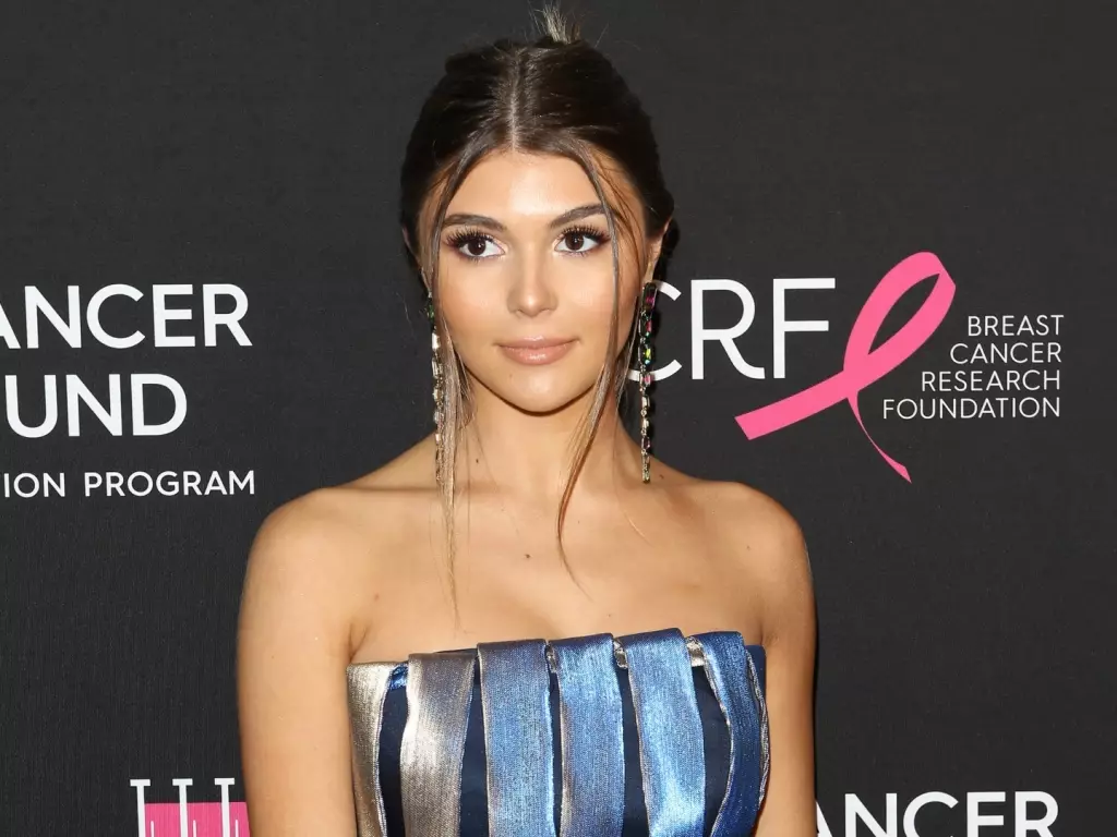 Keça Lori Loughlin, Olivia Jade, bertekên 'DWTS' derdixe û dibêje ku ew wekî bandorkerek 'baştirîn nas e'.