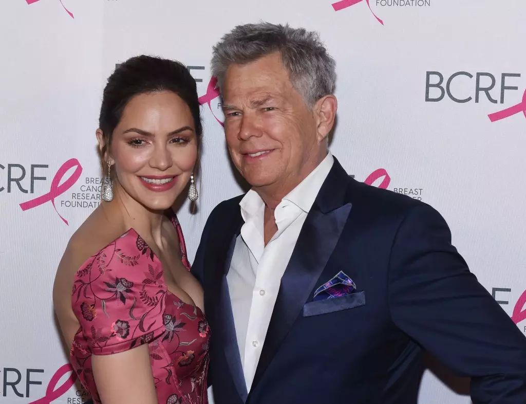 Katharine McPhee khoe những đường cong sau sinh của cô ấy trong cơ thể tích cực