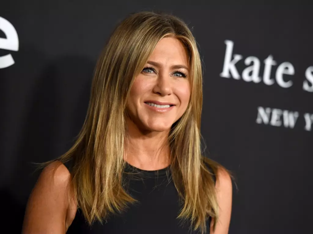 Jennifer Aniston Berkongsi Detik Rambut Ikon Dari Kerjayanya dengan Foto Throwback