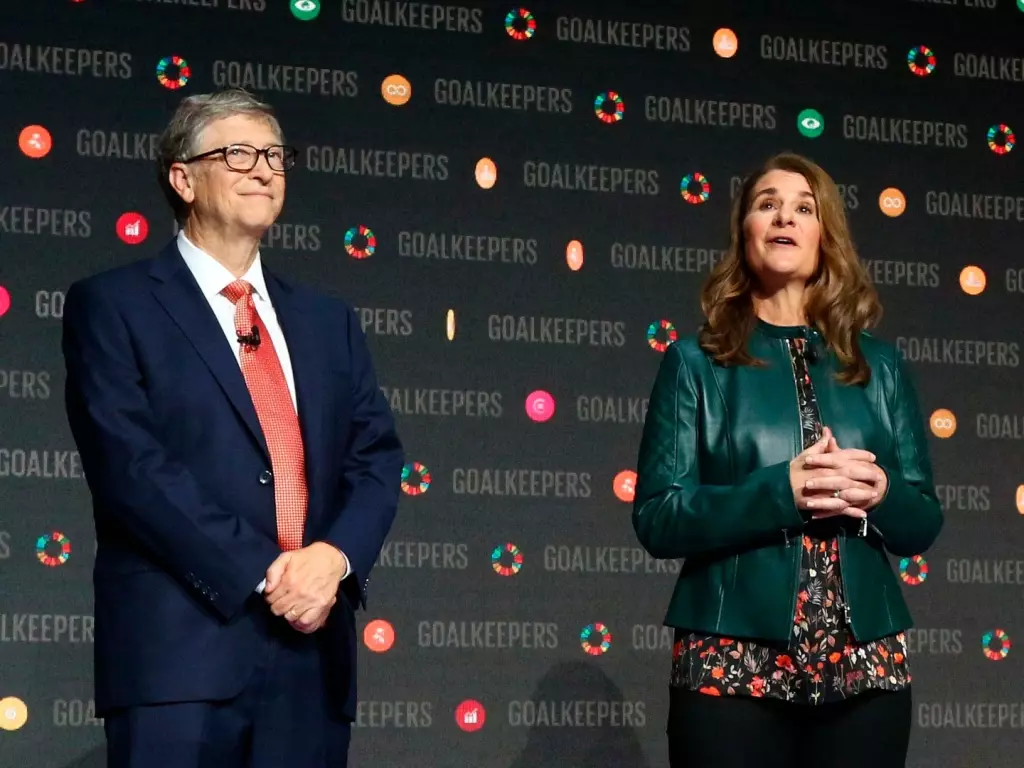 Bill Gates 1,8 mîlyar dolar stokên ku ji Melinda Gates re hat veguheztin roja ku wê doza berdanê kir.