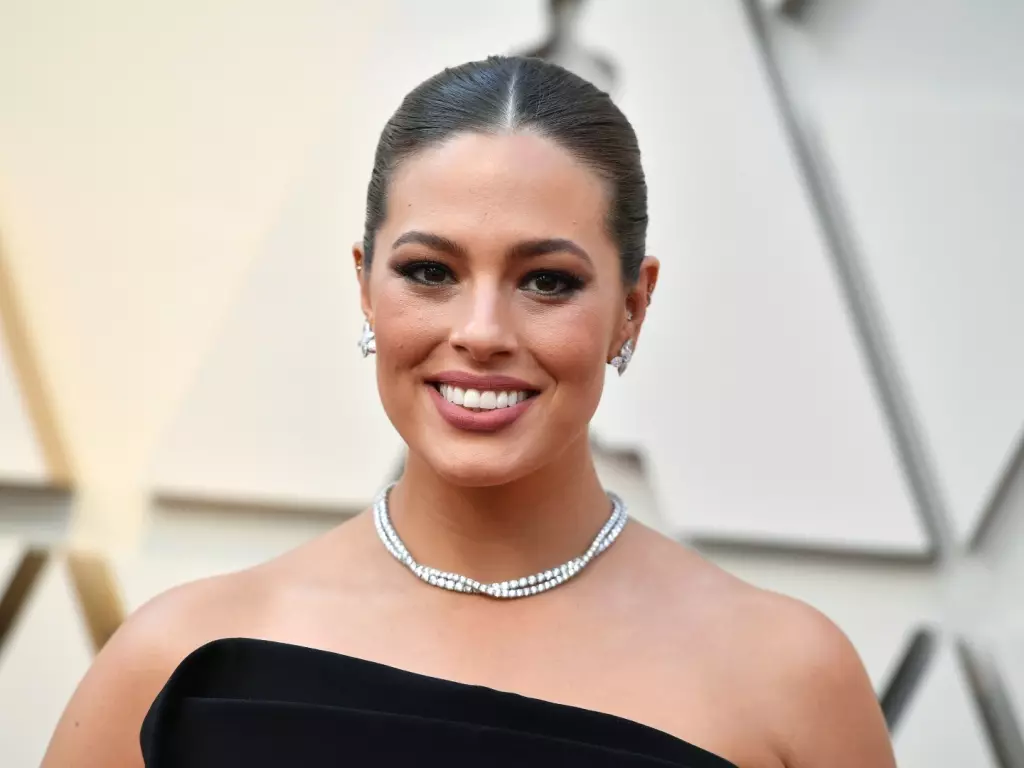 Ashley Graham Mung Kaget Kita Kanthi Bump Apik Iki Kanggo Bayi #2