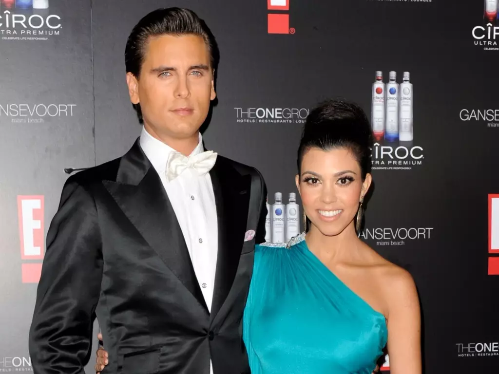 Kourtney Kardashian, Travis Barker ile Devam Etti Ama Scott Disck Bırakacak Gibi Görünmüyor