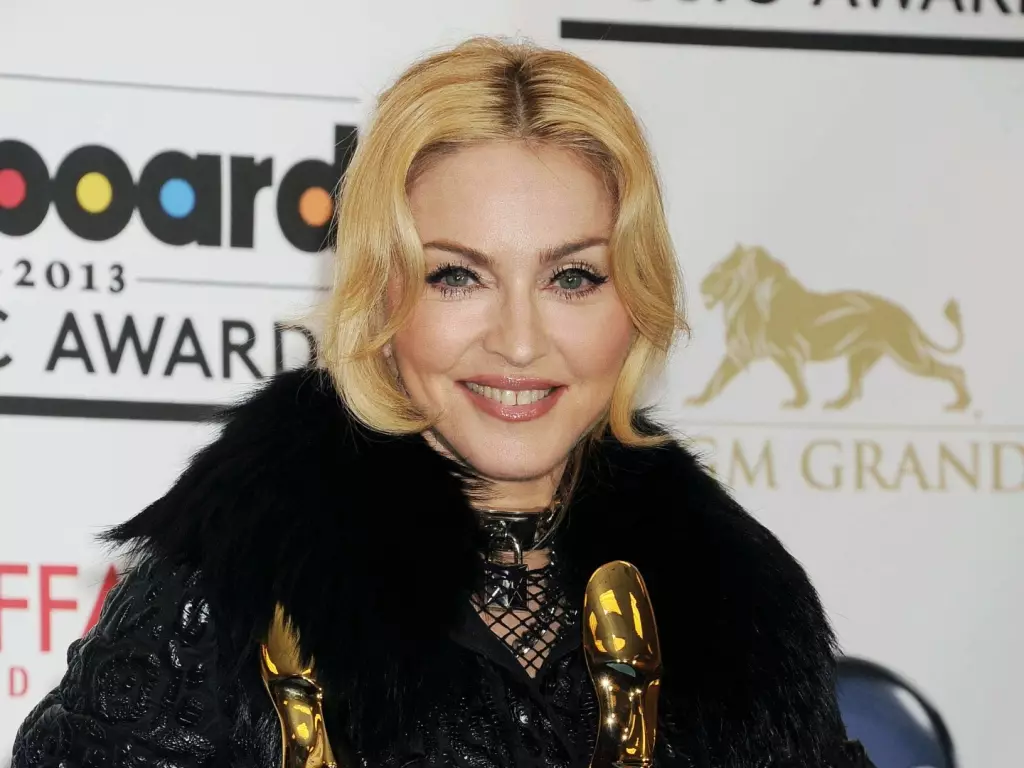 Madonna pasidalino reta nuotrauka, kurioje visi 6 vaikai nuo jos gimtadienio atrodė tokie suaugę