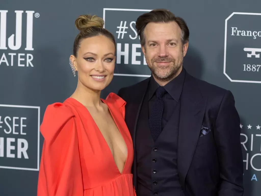 Jason Sudeikis, Olivia Wilde İlişkisini Arkasında Bırakmak İçin Çok Çalışıyor gibi görünüyor