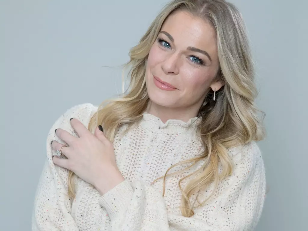 LeAnn Rimes อวดหุ่นฟิตบิกินี่ท่ามกลางข่าวลือเรื่องการคัดเลือกนักแสดง 'Dancing with the Stars'