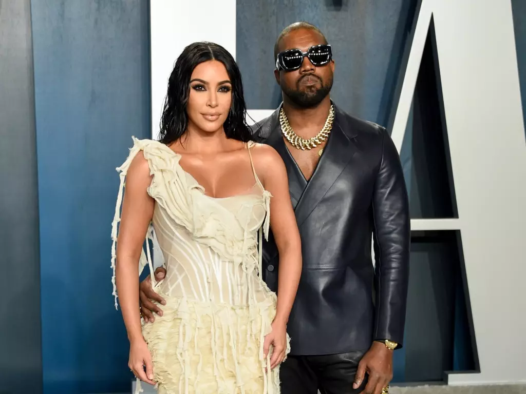 Kanye West và Kim Kardashian được cho là gặp vấn đề tương tự trong cảnh hẹn hò