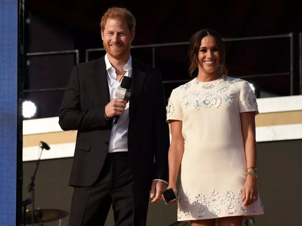 Gikataho nga giuna ni Meghan Markle ug Prince Harry ang mga Pagpili sa Pagkaginikanan kaysa Royal Title Para sa Anak nga si Archie