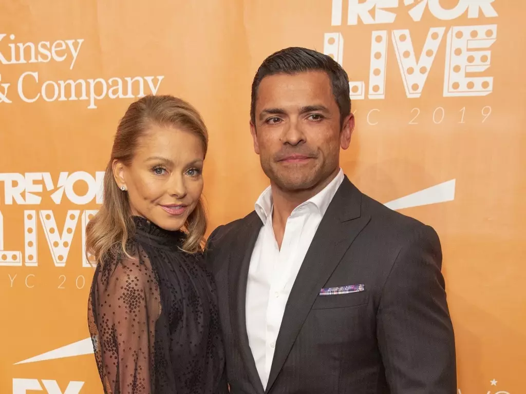 Kelly Ripa acaba de compartir la foto más linda de Pascua de sus hijos (¡y su hija Lola la aprobó!)