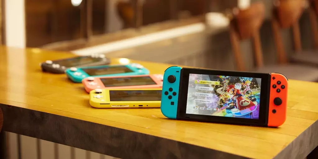 Nyeoe ena ea Genius $39 ho Amazon E Eketsa Lihora tse 10 tsa Betri ho Nintendo switjha ea Ngoana oa Hao—Ka Nako ea ho Tsamaea.