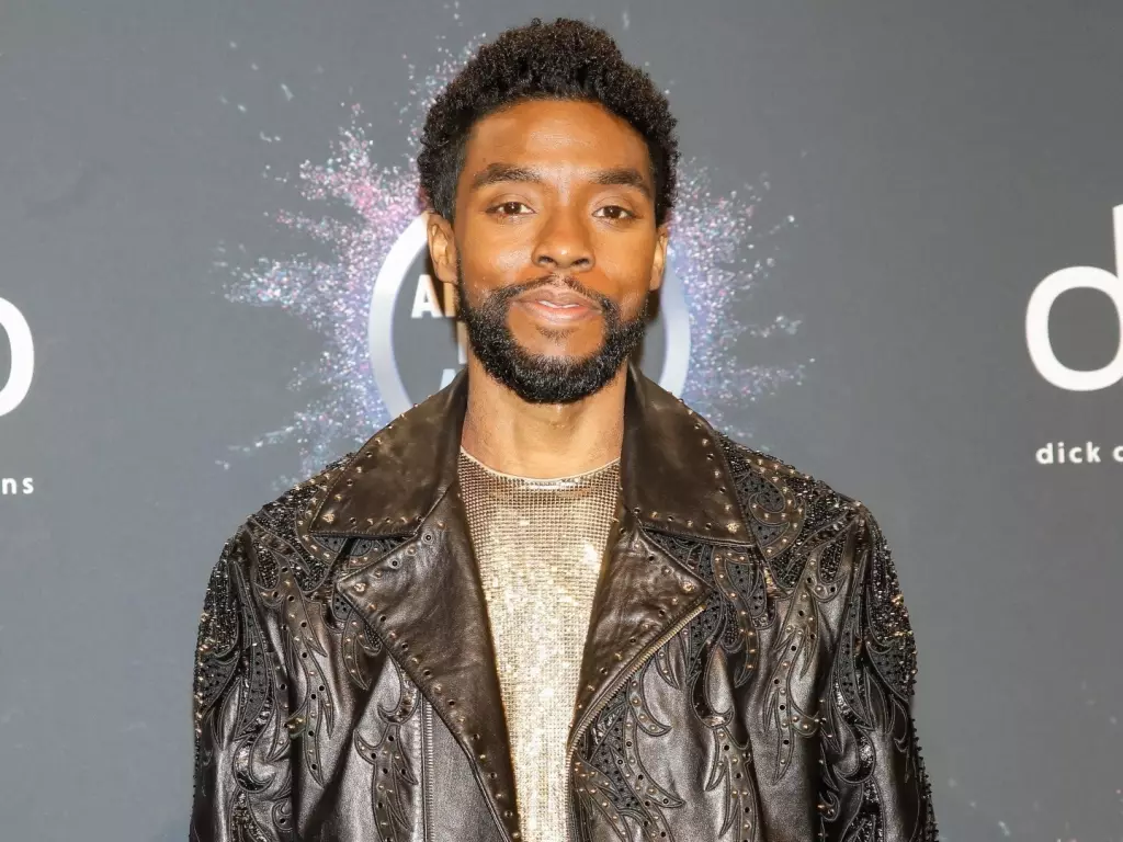 ភរិយារបស់ Chadwick Boseman លោក Taylor Simone Ledward សុន្ទរកថារបស់ Golden Globes ធ្វើឱ្យមនុស្សគ្រប់គ្នាយំ