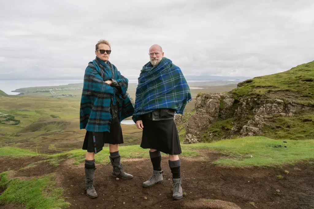 'Men in Kilts' Recap: Sam Heughan ទស្សនាប្រាសាទ 'Outlander' របស់ Jamie Fraser