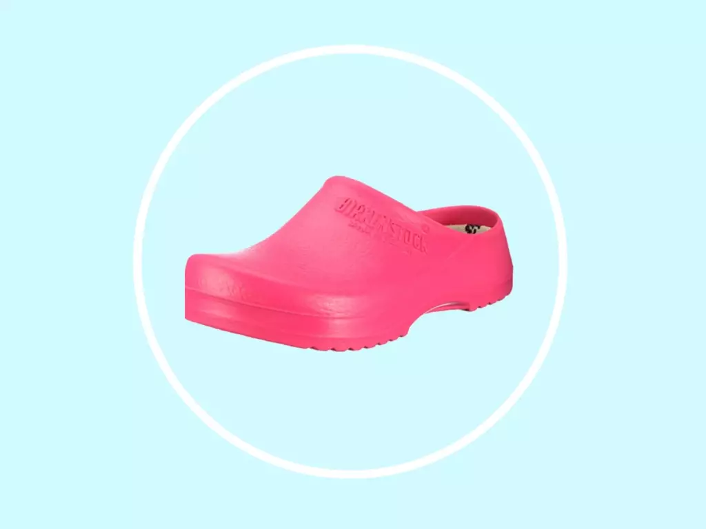 Acabem de descobrir que Birkenstock té esclops de jardineria de colors i són imprescindibles per a l'estiu