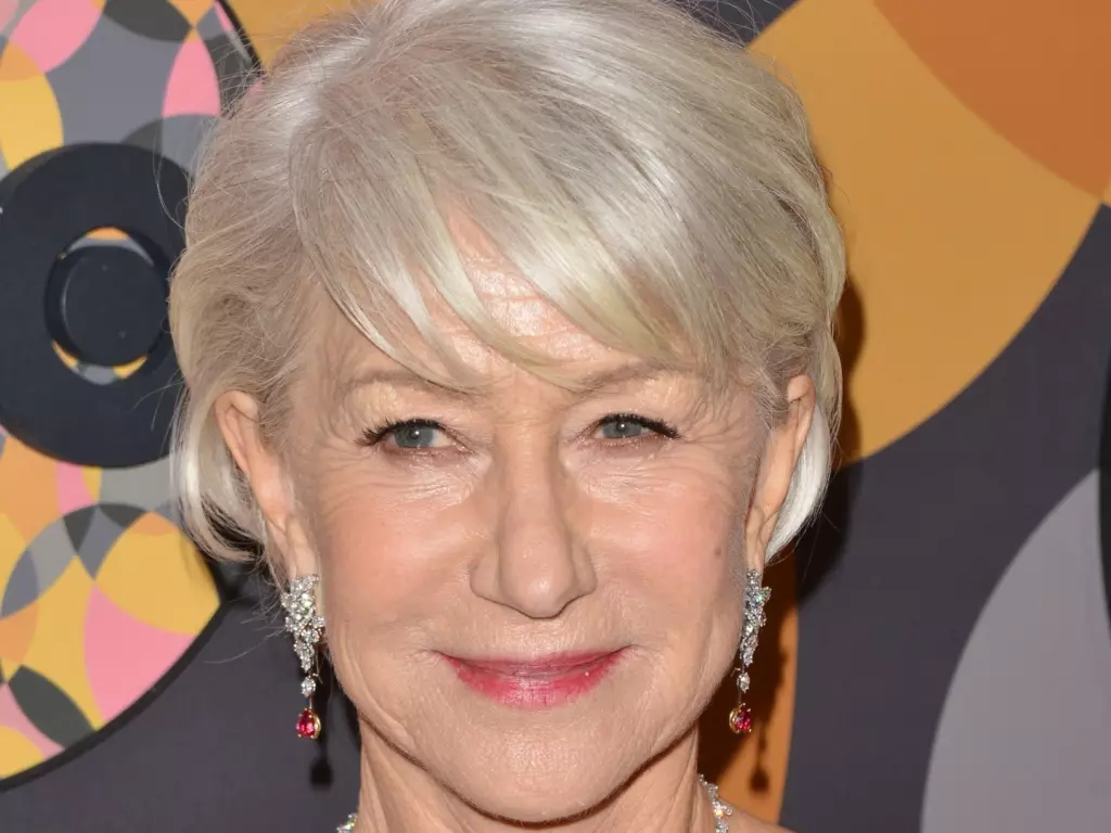 Helen Mirren waxay la yaabban tahay Abaalmarinaha Jaceylka ee Red SAG Abaalmarintu waxay u eegtahay in qof walba uu hadlayo