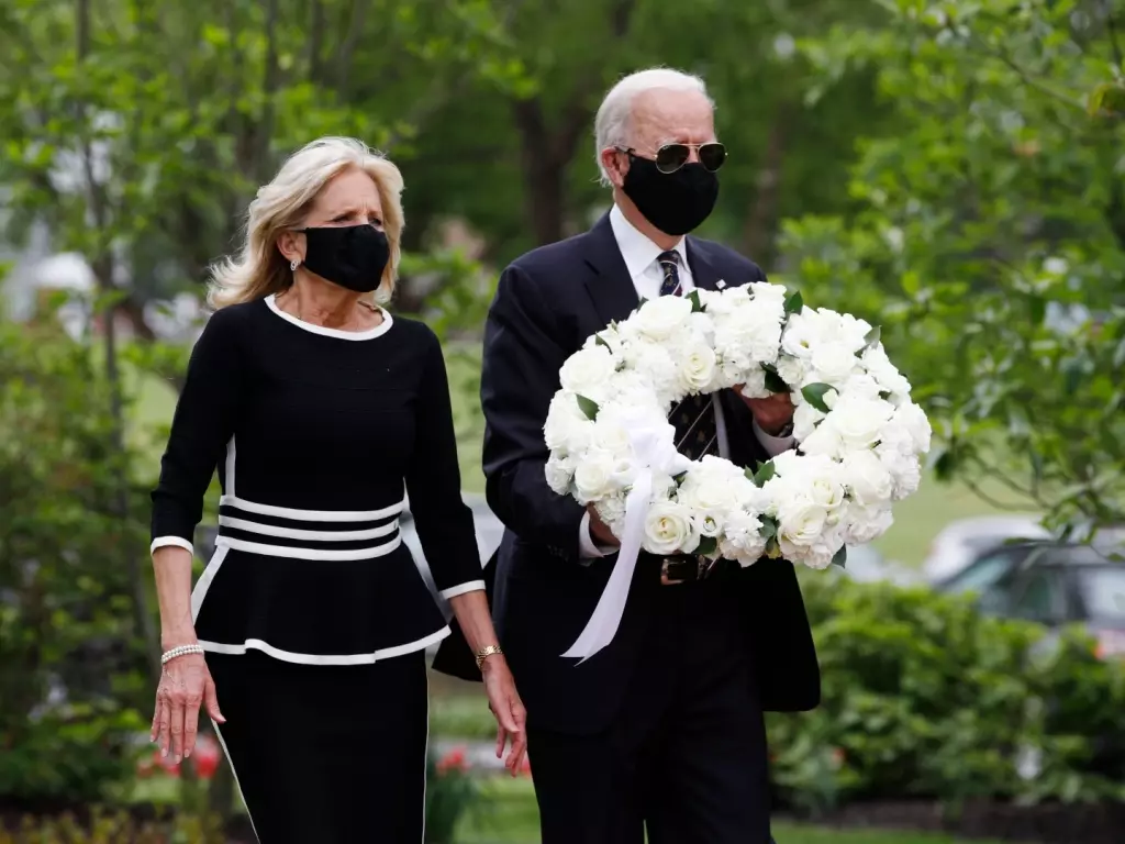 Joe Biden presidentearen Amaren Eguneko mezuak Jill Biden-i bidalitako mezuak bere bizitzan nola sartu zen gogorarazten digu