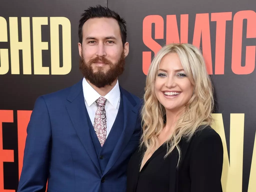 Kate Hudson gefur vísbendingu um hvers konar brúðkaup hún er að skipuleggja með unnusta Danny Fujikawa