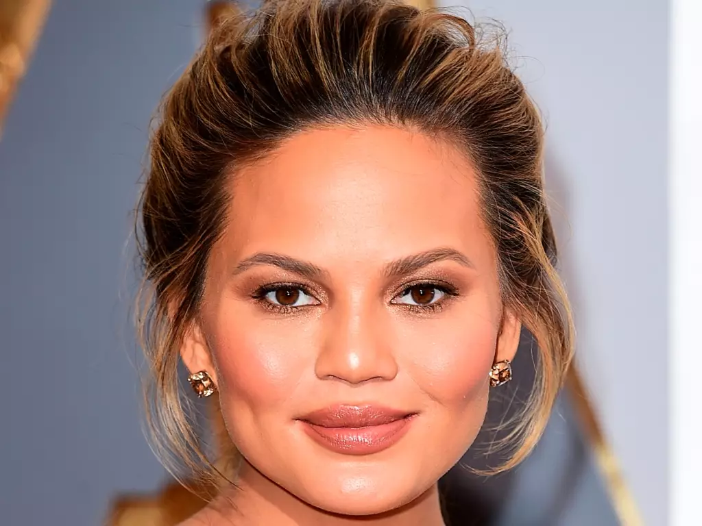 Courtney Stodden no es sap greu per Chrissy Teigen enmig dels seus problemes de "Cancel Club"