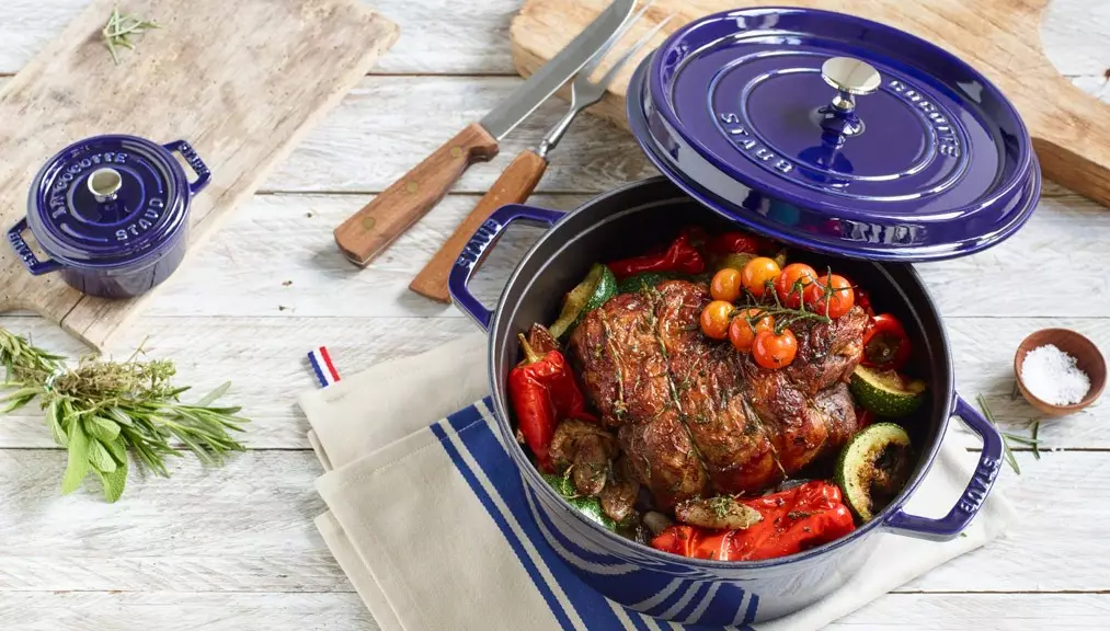 Dan il-Aħżen Sigriet Għandu Cookware Staub Popolari (Anke l-Forn Franċiż!) Sa $248 Off