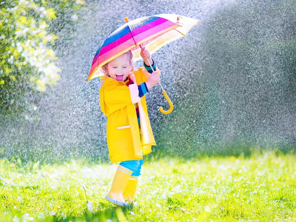 Schattige kinderparaplu's om het meeste uit regenachtige dagen te halen