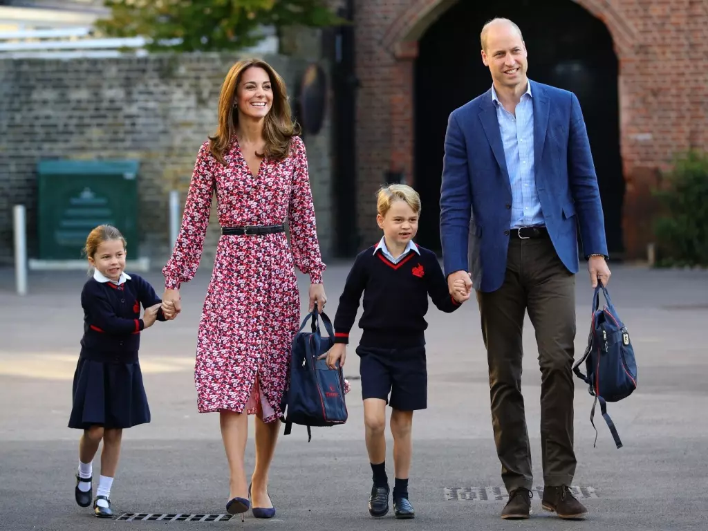 Kate Middleton se 6-jarige dogter, prinses Charlotte, staar 'n groot mylpaal in die gesig wanneer sy terugkeer skool toe