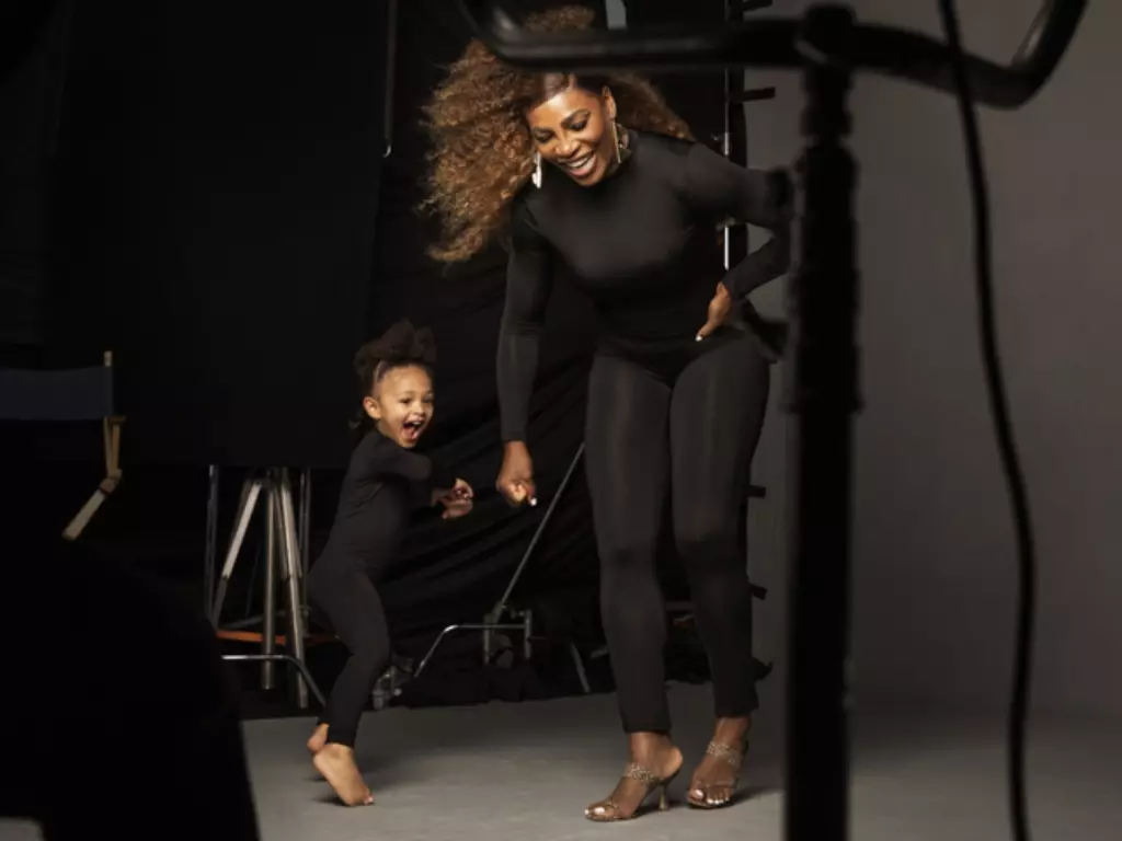 Foto Di Sebalik Tabir Ini Dari Penggambaran Serena Williams & Daughter Olympia Adalah Kegembiraan Tulen