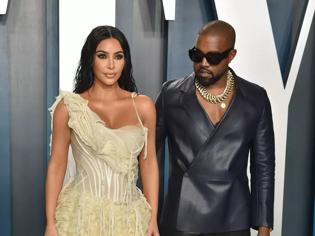 UKim Kardashian kanye no-Kanye West Bathatha Uhambo Lomndeni Ndawonye eDolobheni Alihlongoze