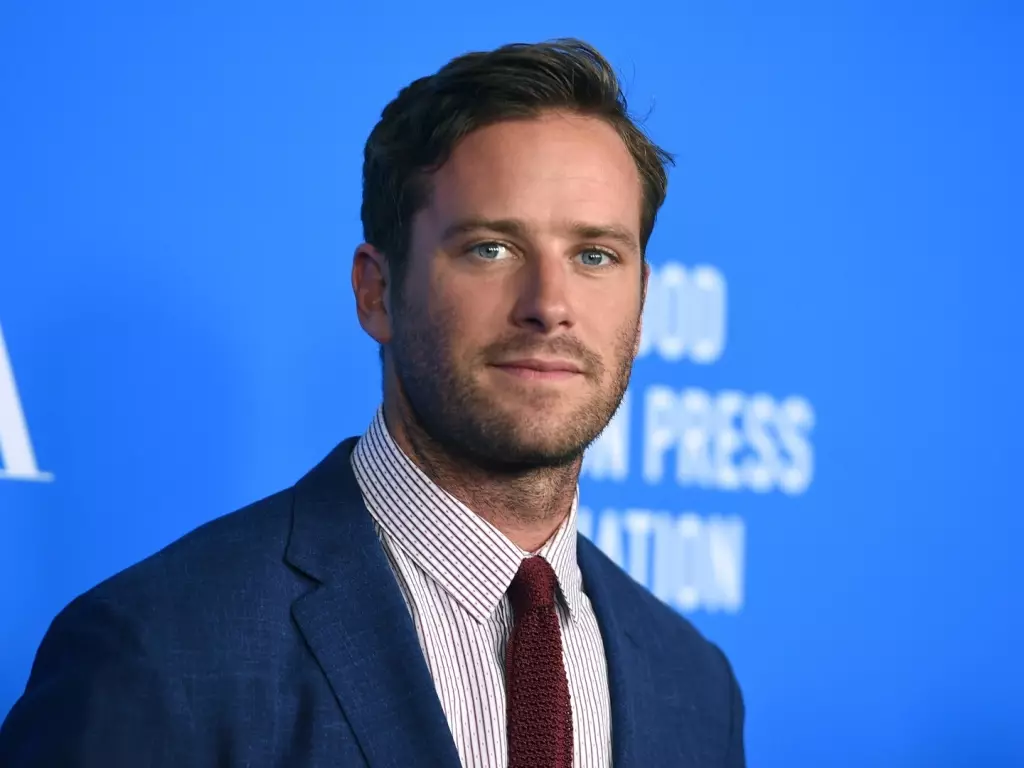 Armie Hammer dostal zprávu o podpoře od tohoto herce ze seznamu A uprostřed nedávných obvinění ze znásilnění