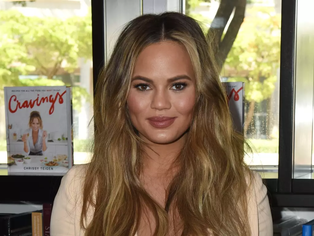 Chrissy Teigen je jako tolik maminek, které pro sebe něco neudělají