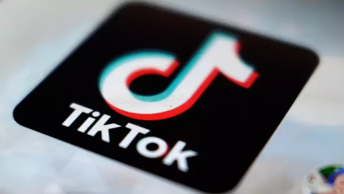 Ces jeans célèbres de TikTok de The Gap valent le battage médiatique - et ils sont jusqu'à 40% de réduction