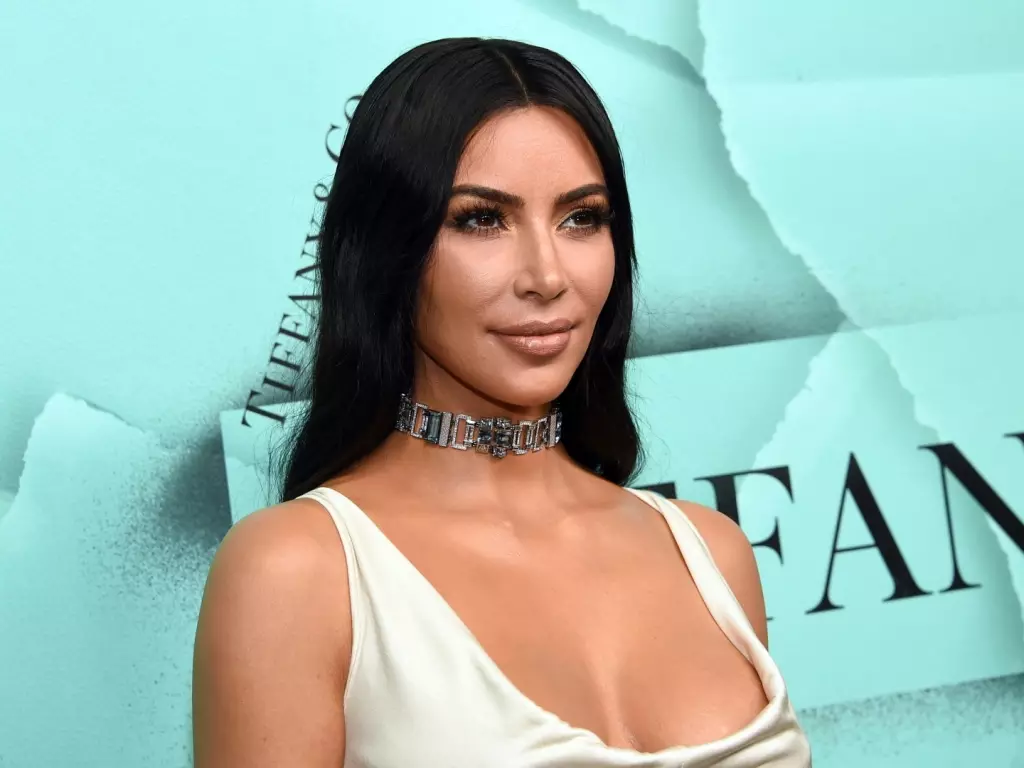 Reaksi Kim Kardashian yang Dilaporkan Terhadap Kanye West & Irina Shayk Dating Membawa Kebenaran