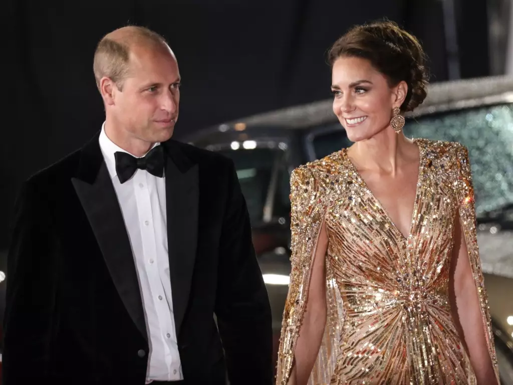 Kate Middleton uluită într-o rochie aurie pentru apariția ei rară pe covorul roșu la premiera noului James Bond