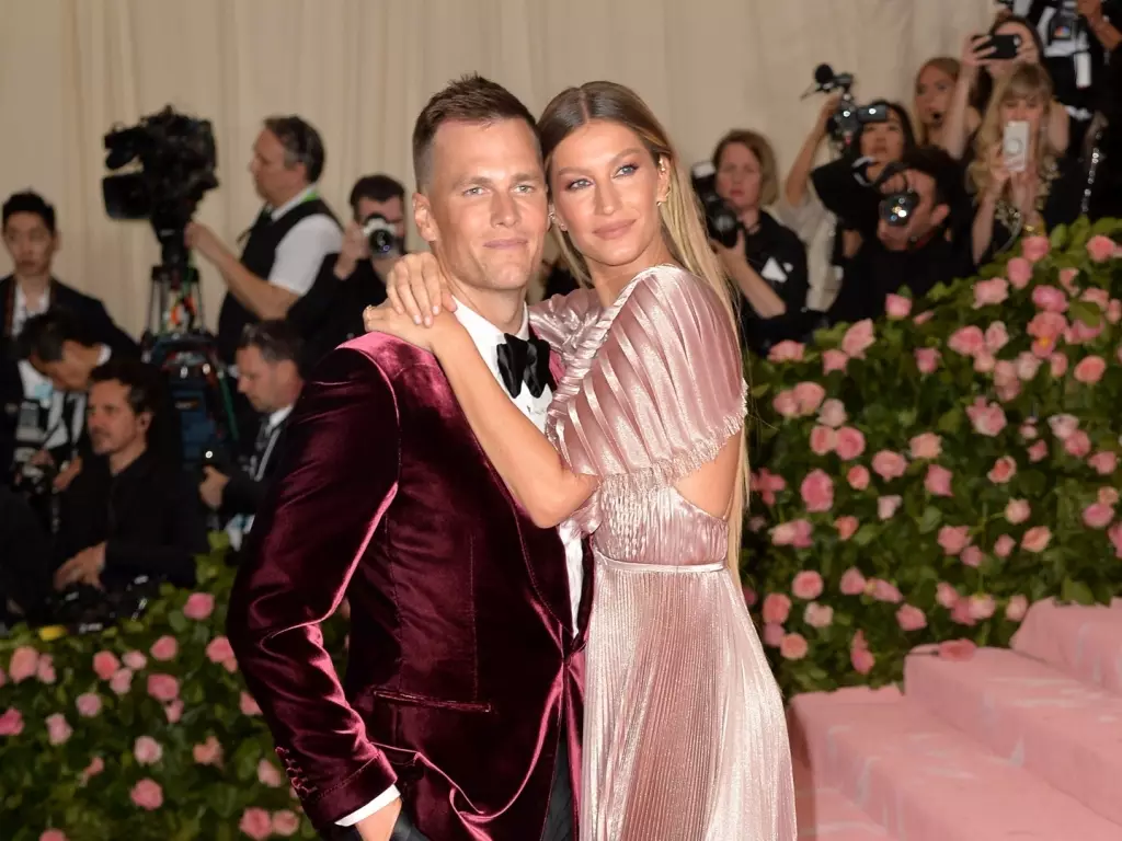 Tom Brady กล่าวว่า Gisele หยุดอาชีพการสร้างแบบจำลองของเธอเพื่อเลี้ยงลูก: 'ฉันหวังว่าฉันจะอยู่ที่นั่นมากกว่านี้'