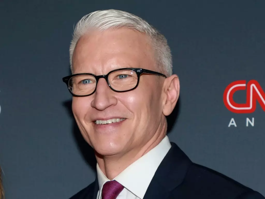 Isu lika-Anderson Cooper le-Smart Money Lokugcina iNdodana u-Wyatt 'igqugquzelekile' Ukuzitholela Inhlanhla