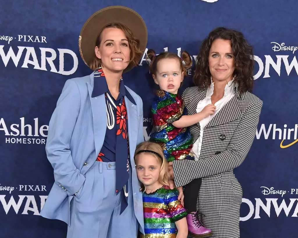 Η Brandi Carlile παραδέχεται ότι το να είσαι μαμά είναι μια "διαρκή κατάσταση ανησυχίας"