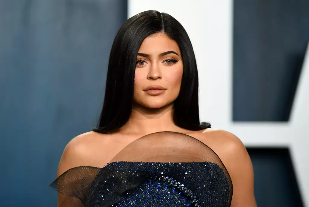 Mstari Mpya wa Mtoto wa Kylie Jenner, Kylie Baby, Hatimaye umefika!