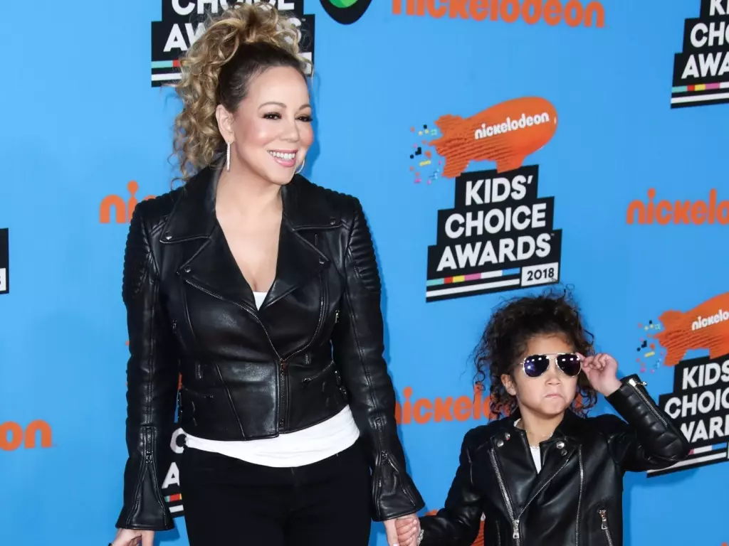 La figlia di Mariah Carey, Monroe, assomiglia molto a sua madre in queste dolci nuove foto di modella