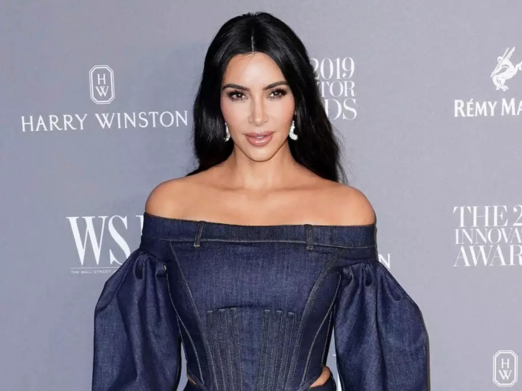 Navedeni razlog Kim Kardashian da zadrži prezime 'West' velika je razlika od njezinih sestara