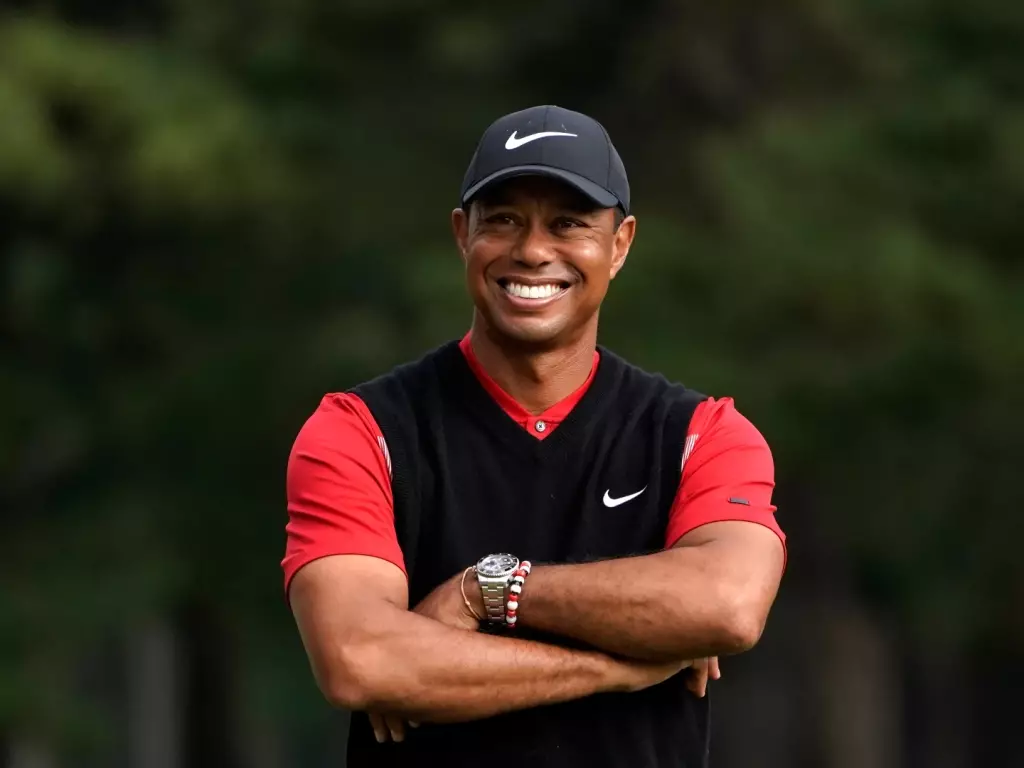 UTiger Woods Wembula Izifundo Azifunda Endodakazini Yakhe Esemusha, uSam