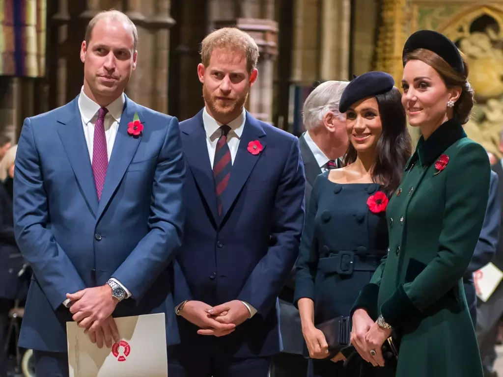 Lý thuyết này gợi ý Hoàng tử Harry & Meghan Markle chán nản với William và Kate về việc sắp xếp cuộc sống