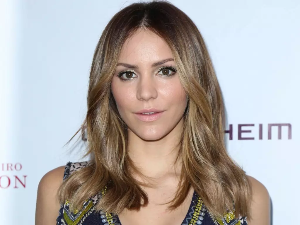 Katharine McPhee wurdt earlik oer hoe't har pasgeborene, Rennie, har lichemsbetrouwen joech