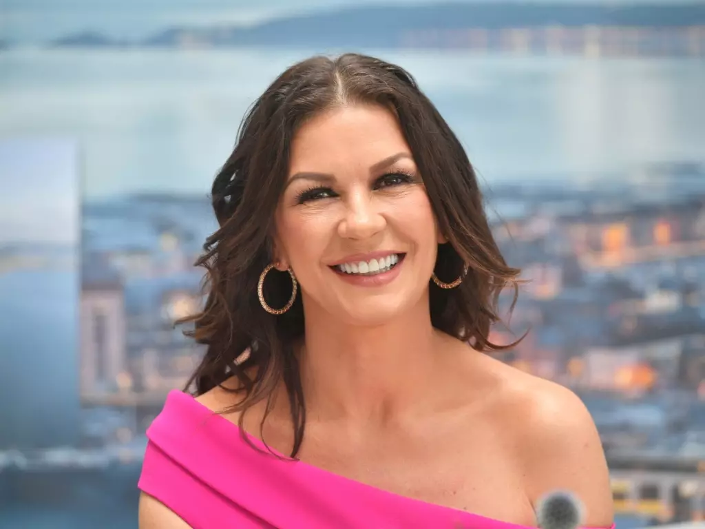 Catherine Zeta-Jones va compartir un adorable vídeo de retrocés de la seva filla Carys mentre marxava a la universitat