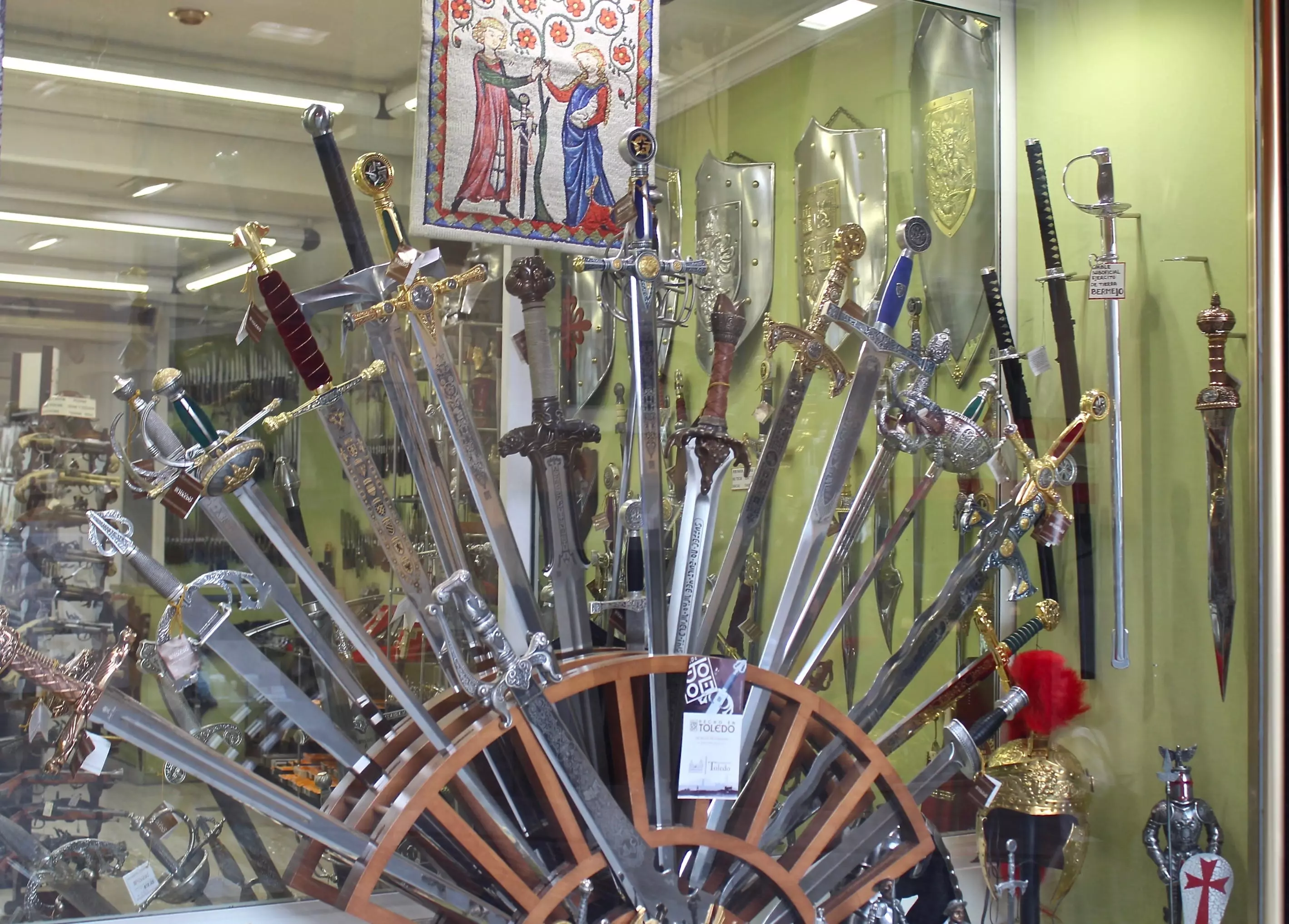 滞在して買い物をする場所：トレドの騎士道の武器