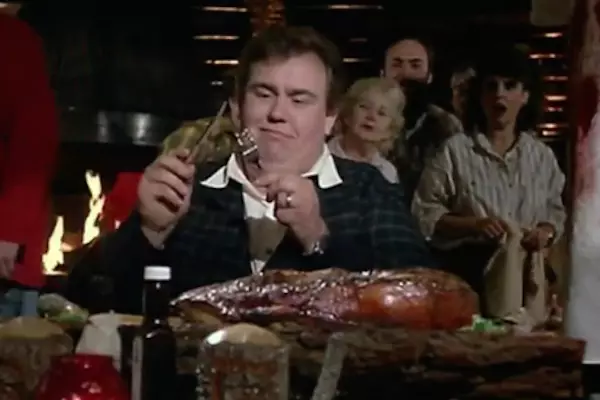 John Candy ua si Chet Ripley hauv Qhov Zoo Sab Nraud