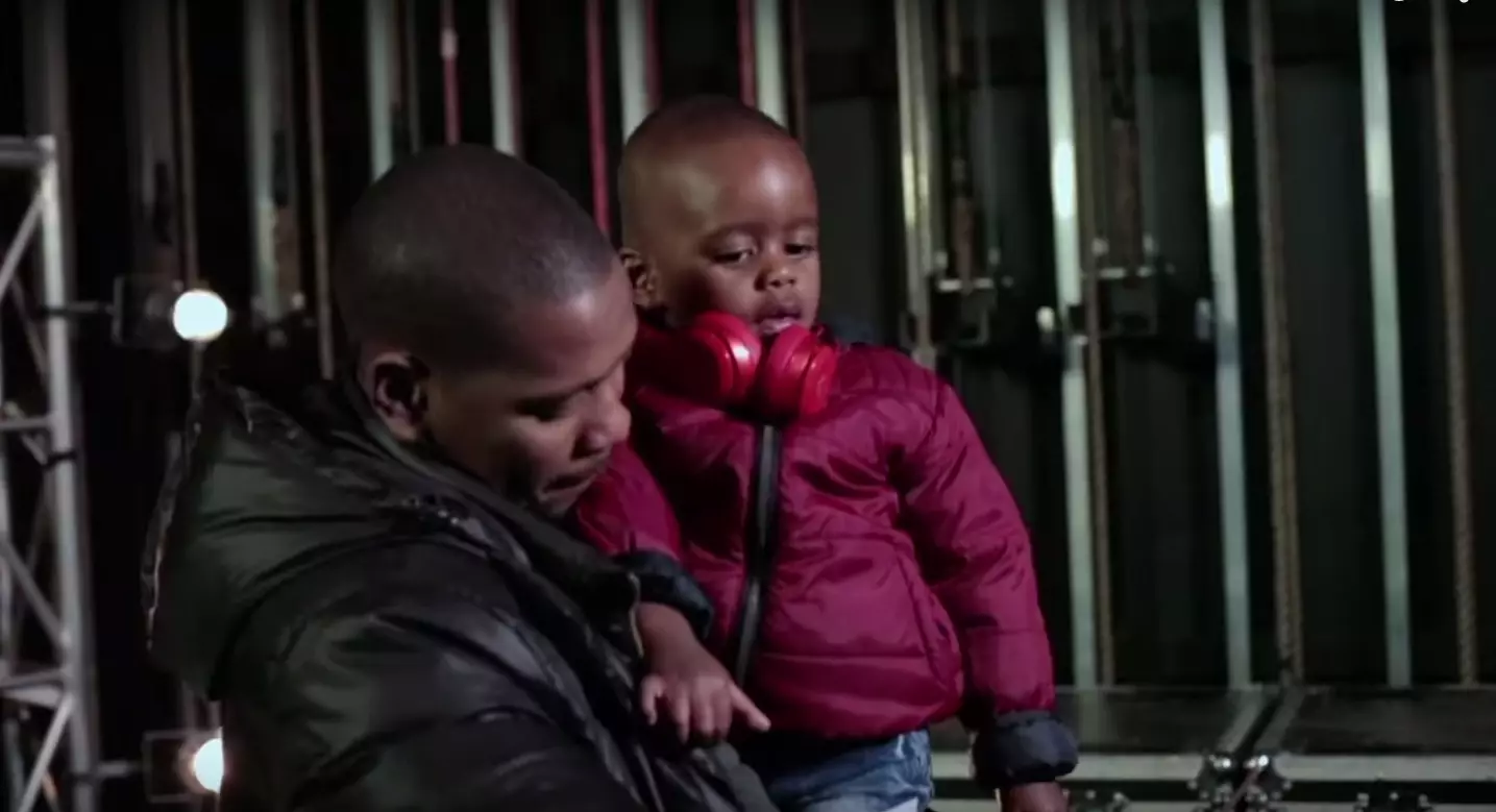 Toddler wows talent show karo skills DJ nyengsemaken