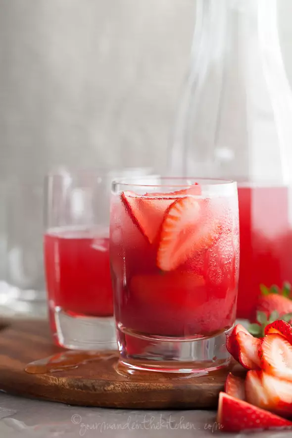 Hibiscus çiyələk rhubarb buzlu çay