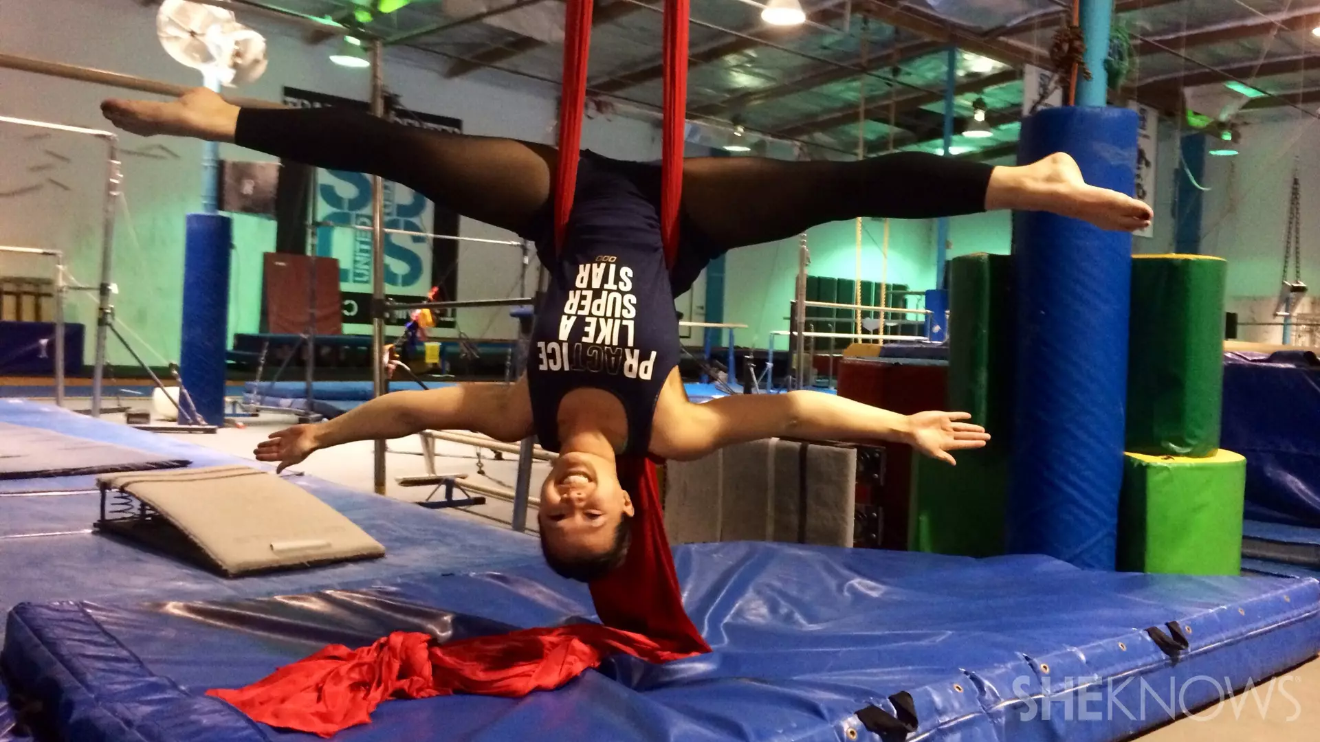 Raina ua aerial yoga